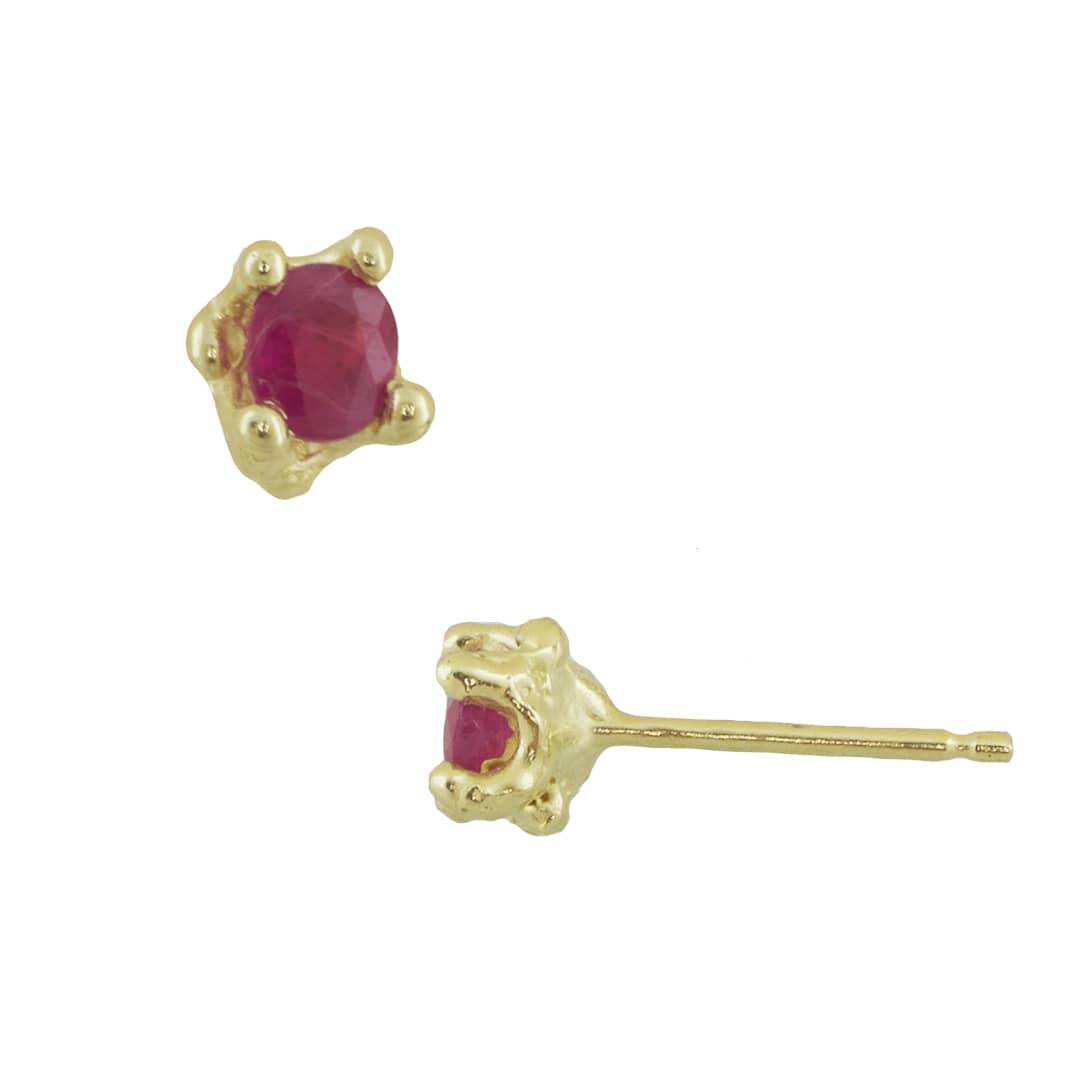 Ruby Petra Prong Studs – alexispavlantos